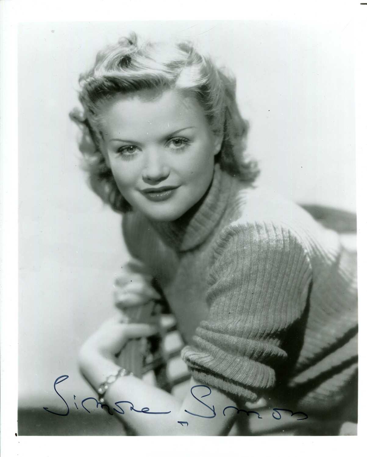 Lot 252 - ACTRESSES: (x11)